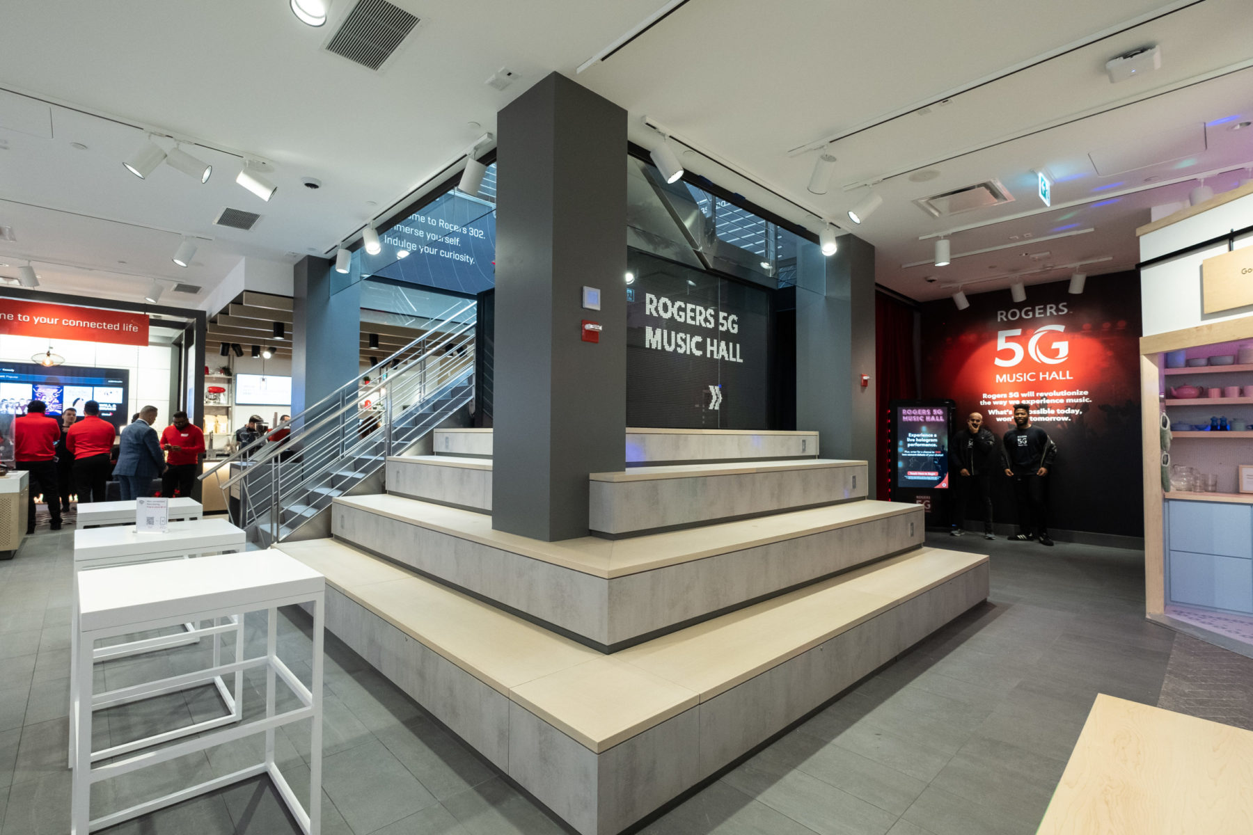 Rogers launches new flagship 5G retail experience at Yonge-Dundas ...